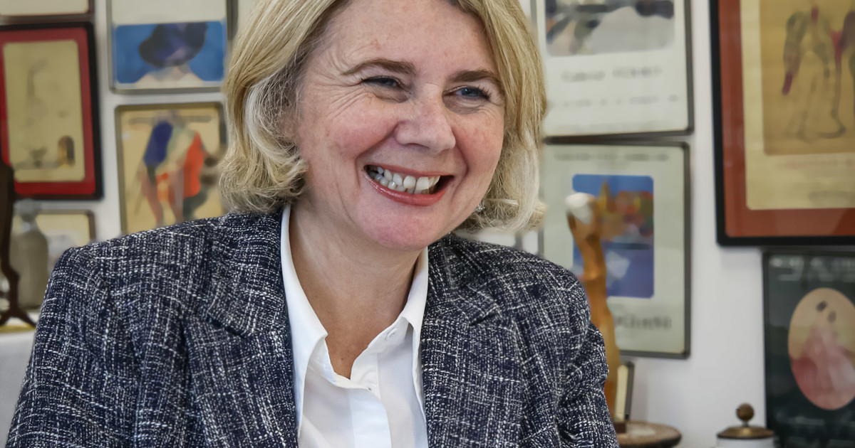 Antiques Expert on Valuations Tour, TV Career & Rare Finds | Catherine ...